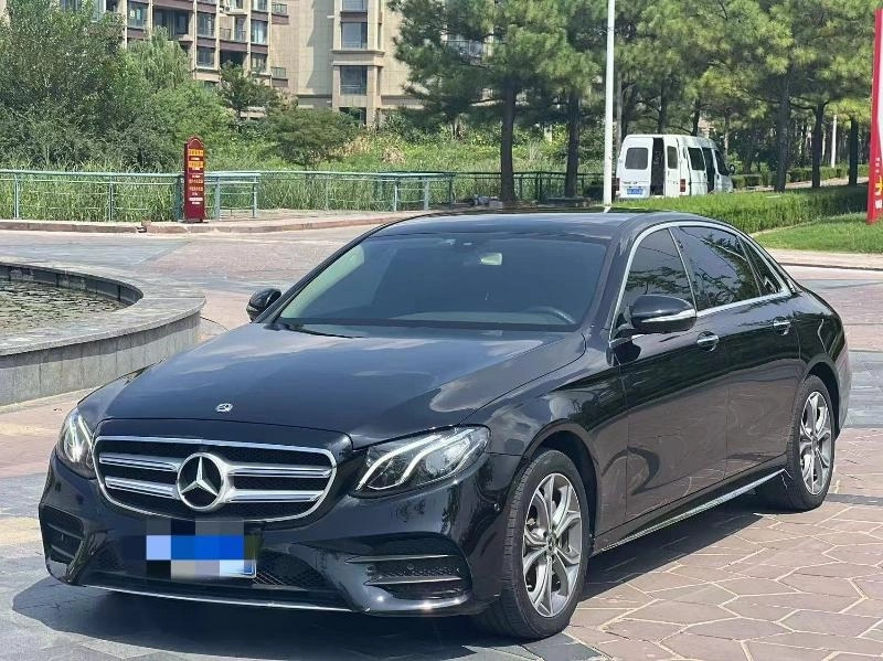 Mercedes-Benz E300L Sporty Fashion 2020 - Well-Maintained Vehicle in Black Color - Comprar e ...