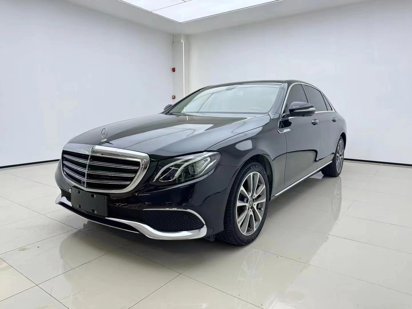 Luxurious Mercedes-Benz E300L Deluxe Modified - Pristine Condition ...