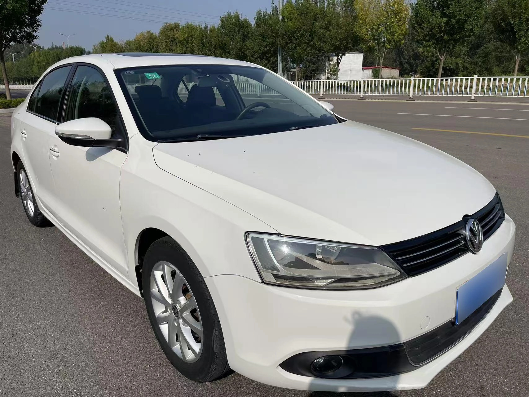 Impeccable Volkswagen Sagitar - 2013 Auto, Low Mileage, Excellent ...