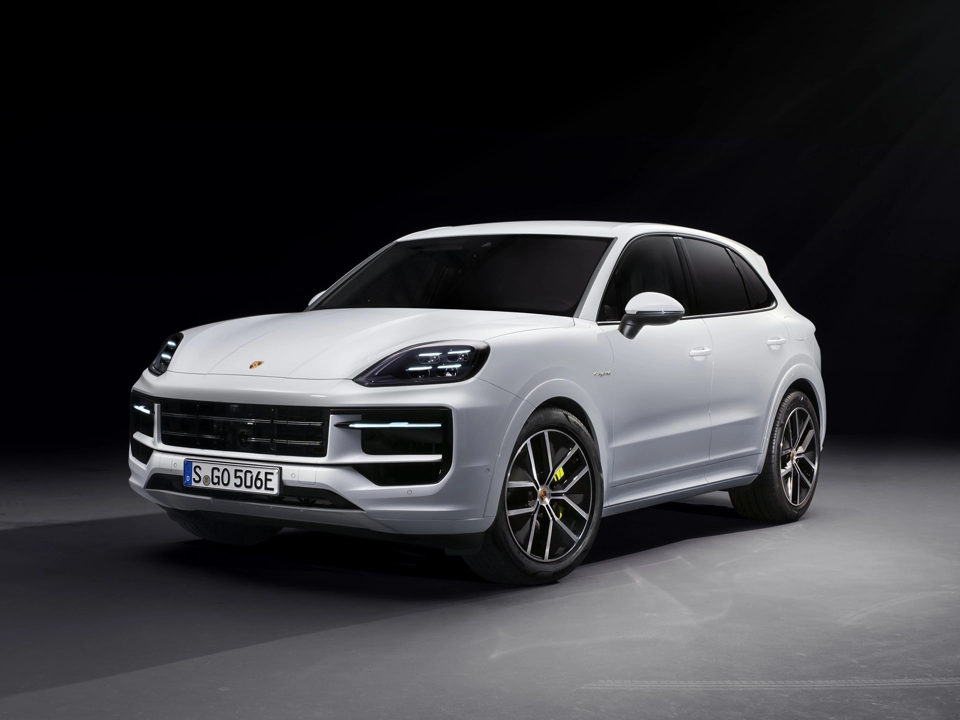 2025 Porsche Cayenne 4.0T 599HP V8 8AT PHEV 25.9KWH MSRP 1948000 Specs ...