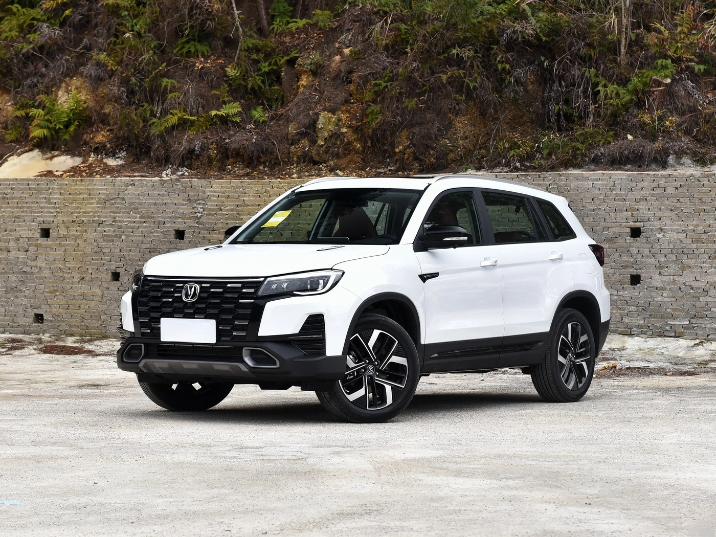 2024 ChangAn CS75 1.5T 188HP L4 7DCT MSRP 113900 Specs and Details ...