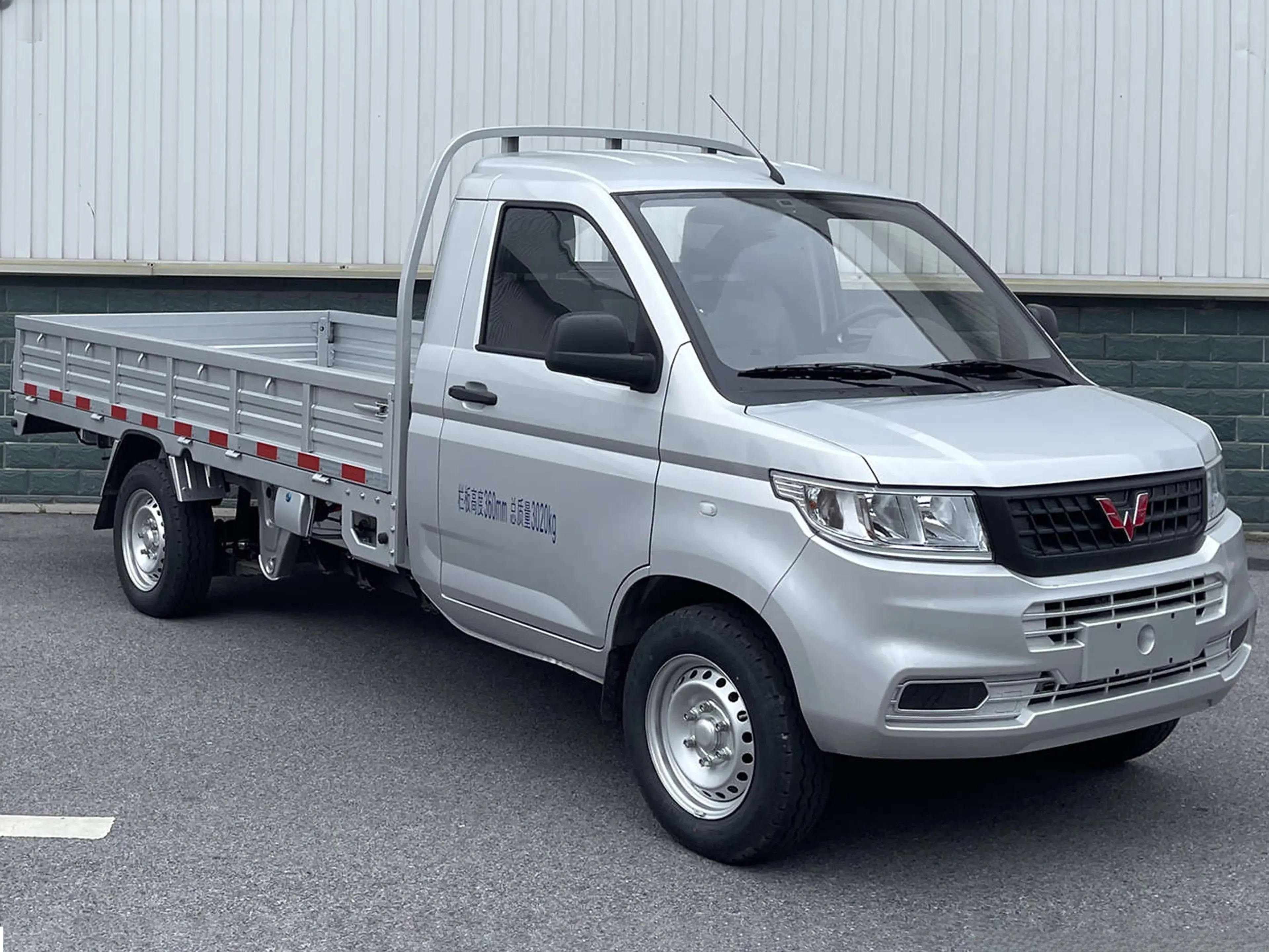 2023 WuLing RongGuang New Truck EV BEV 56.6KWH MSRP 155800 Specs and ...