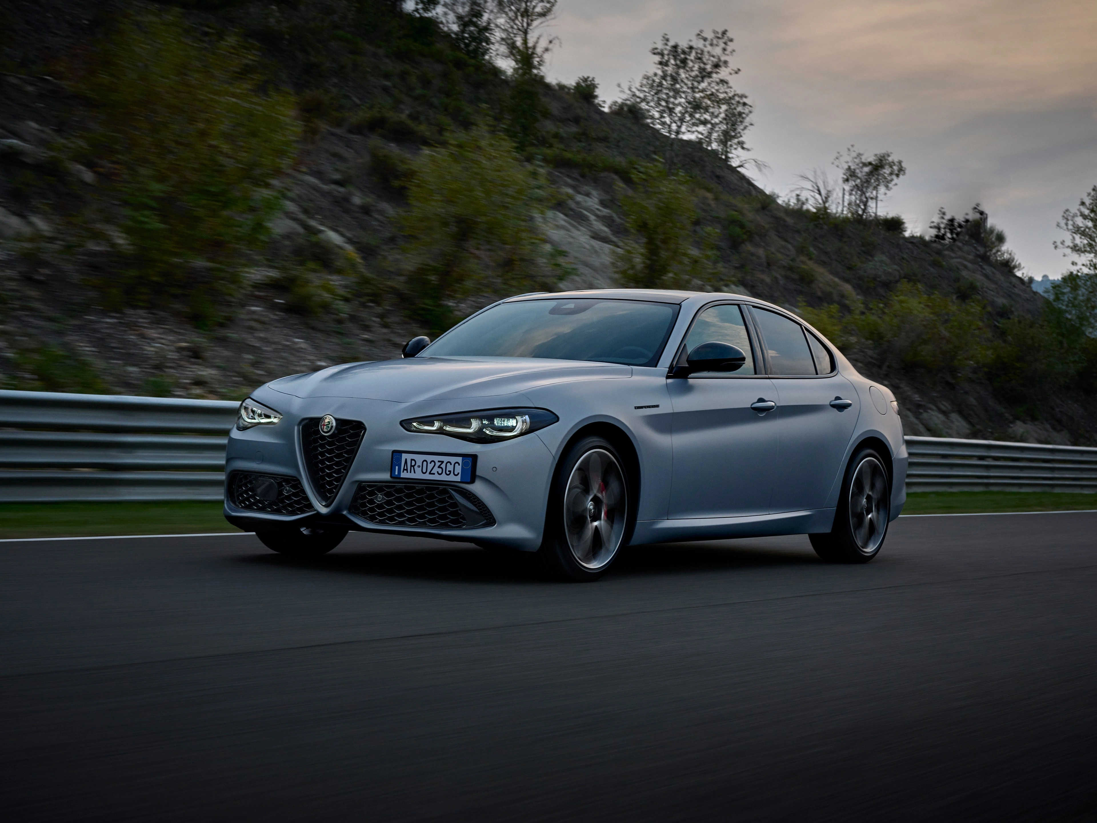 2020 Alfa Romeo Giulia 2.0T 280HP L4 8AT MSRP 399800 Specs and Details ...