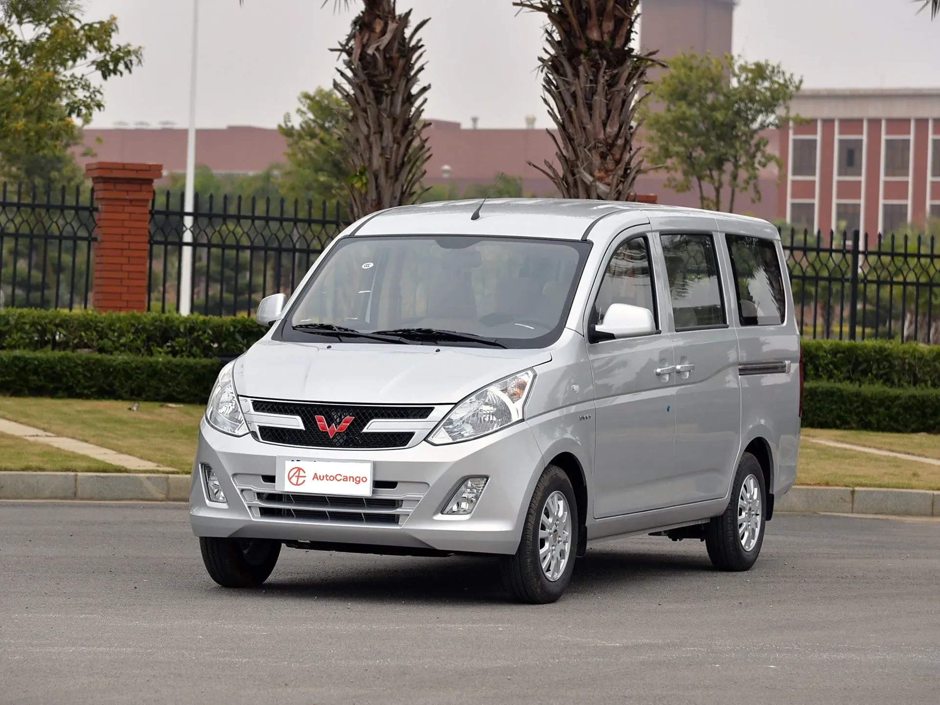 2015 WuLing RongGuang V 1.5L 112HP L4 5MT MSRP 51800 Specs and Details ...