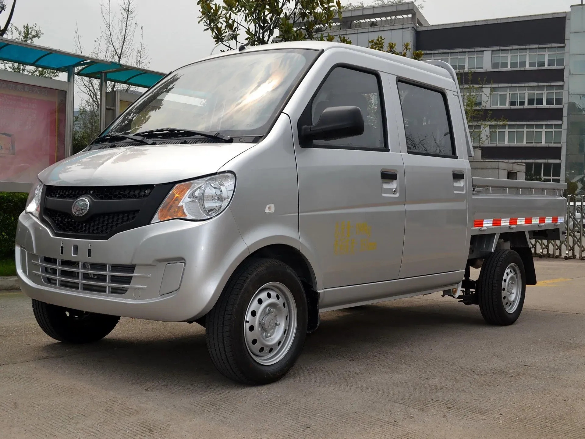 2013 LiFan T21 1.3L 90HP L4 5MT MSRP 34800 Specs and Details ...