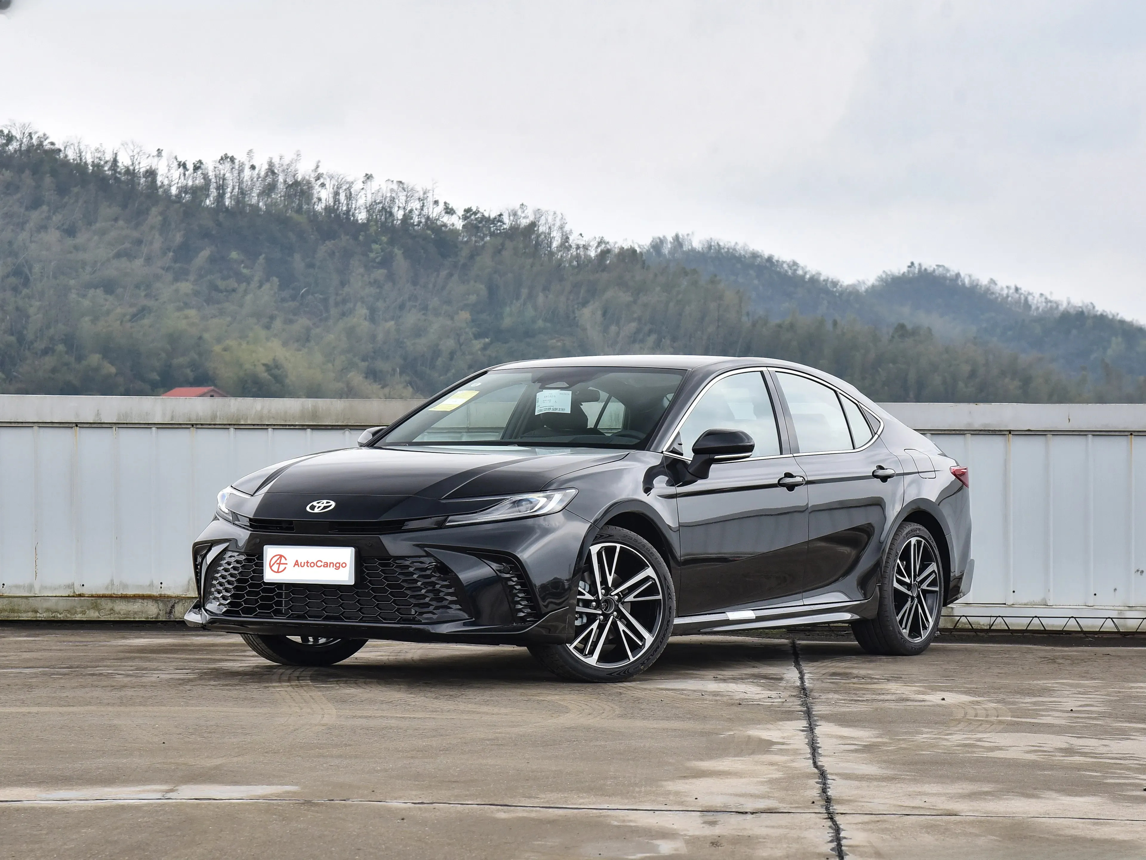 2026 Toyota Camry 2.0L 152HP L4 E-CVT Hybrid MSRP 211800 Specs and ...