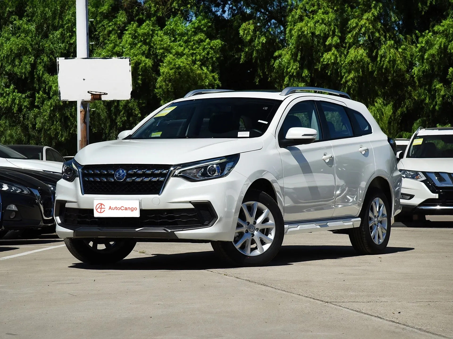 2019 Venucia T70 2.0L 144HP L4 CVT MSRP 109800 Specs and Details ...