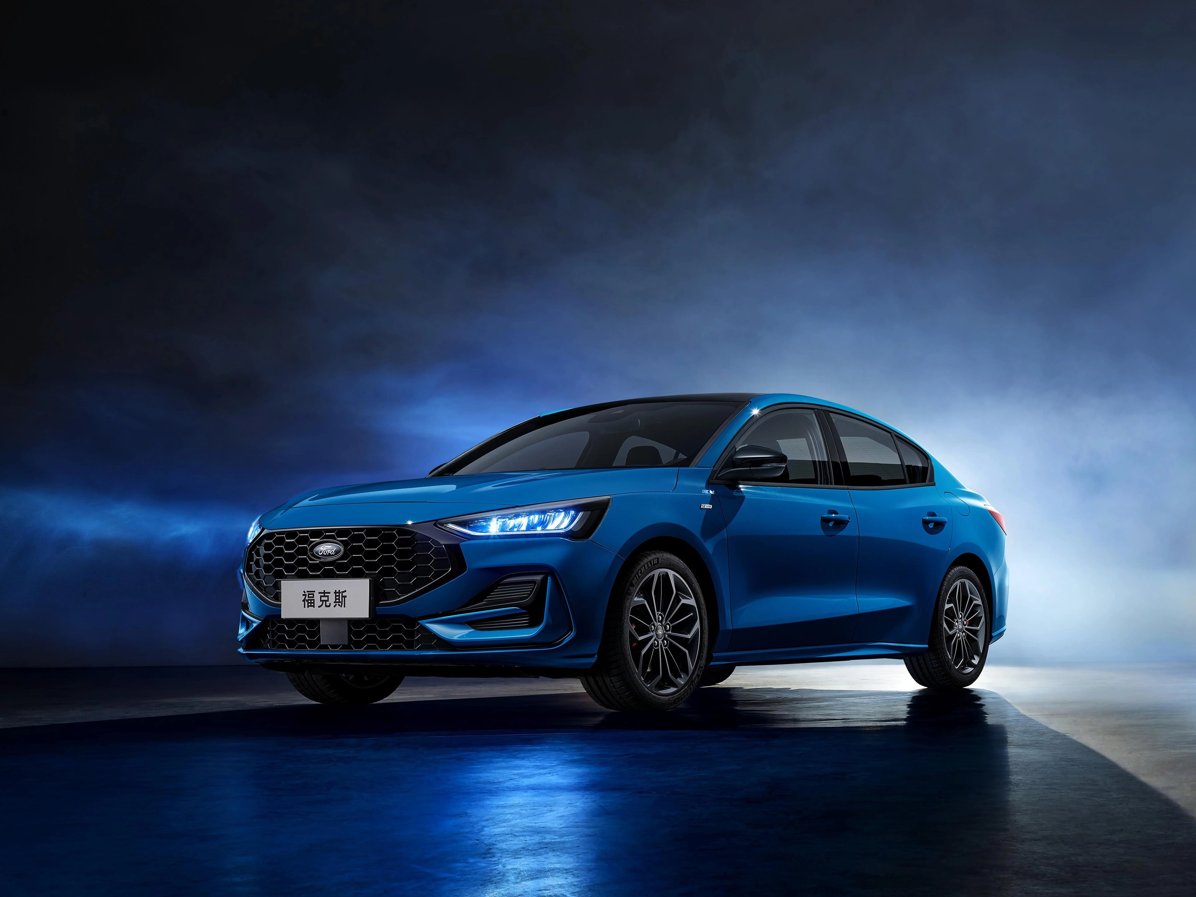 2013 Ford Focus 1.8L 124HP L4 4AT MSRP 123800 Specs and Details ...