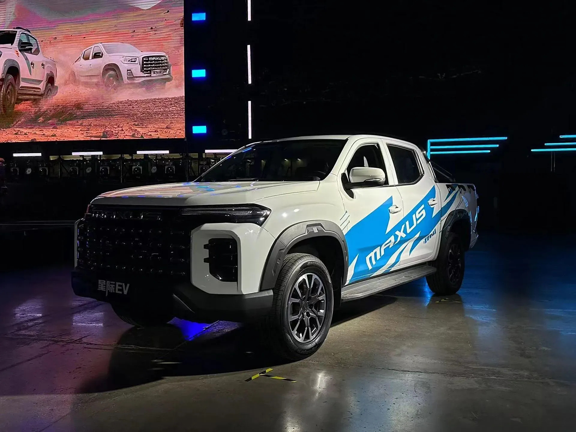 2024 MAXUS Interstellar BEV 68KWH MSRP 289800 Specs and Details ...