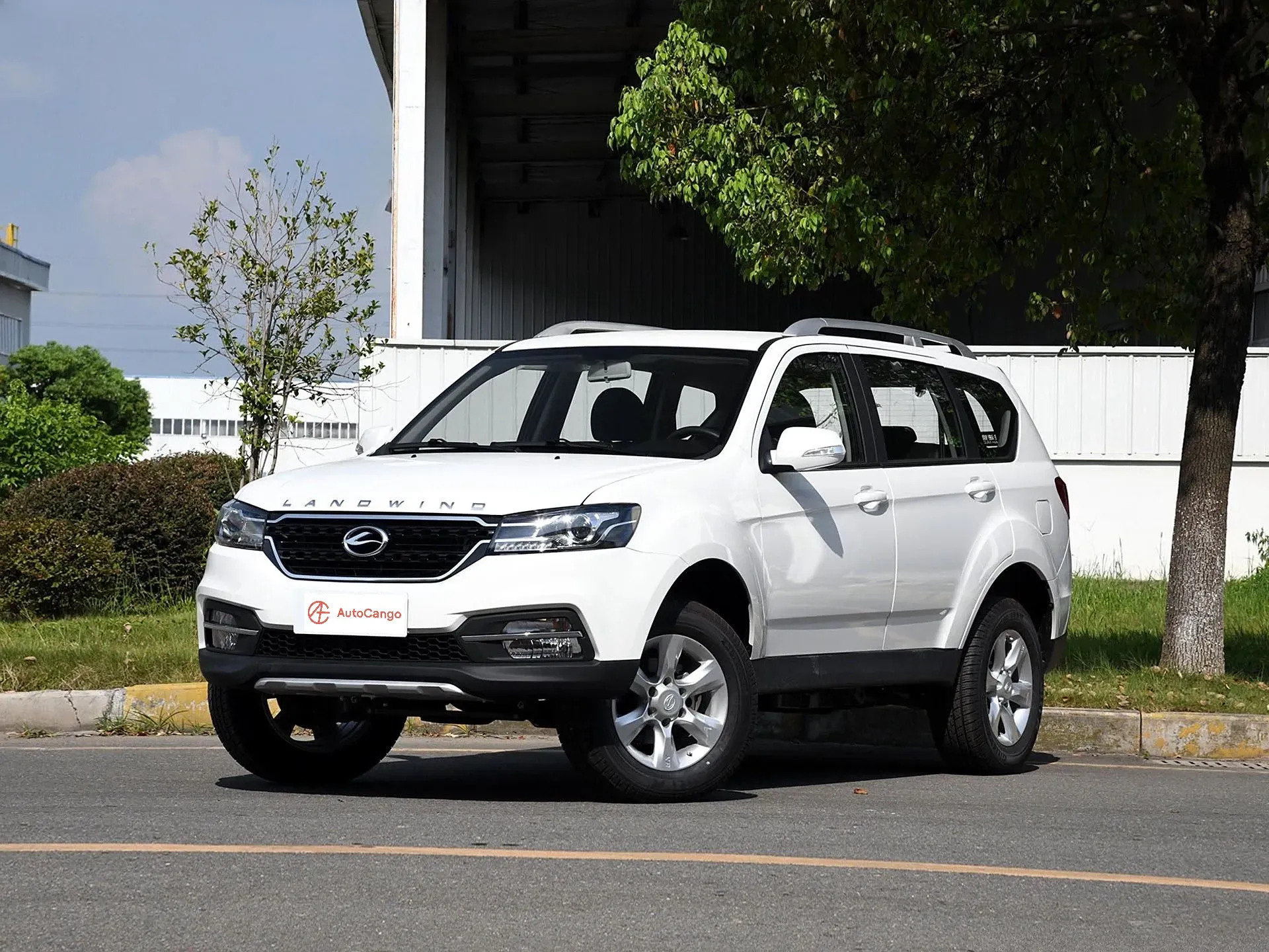 2014 Landwind X8 2.4L 160HP L4 5MT MSRP 139800 Specs and Details ...