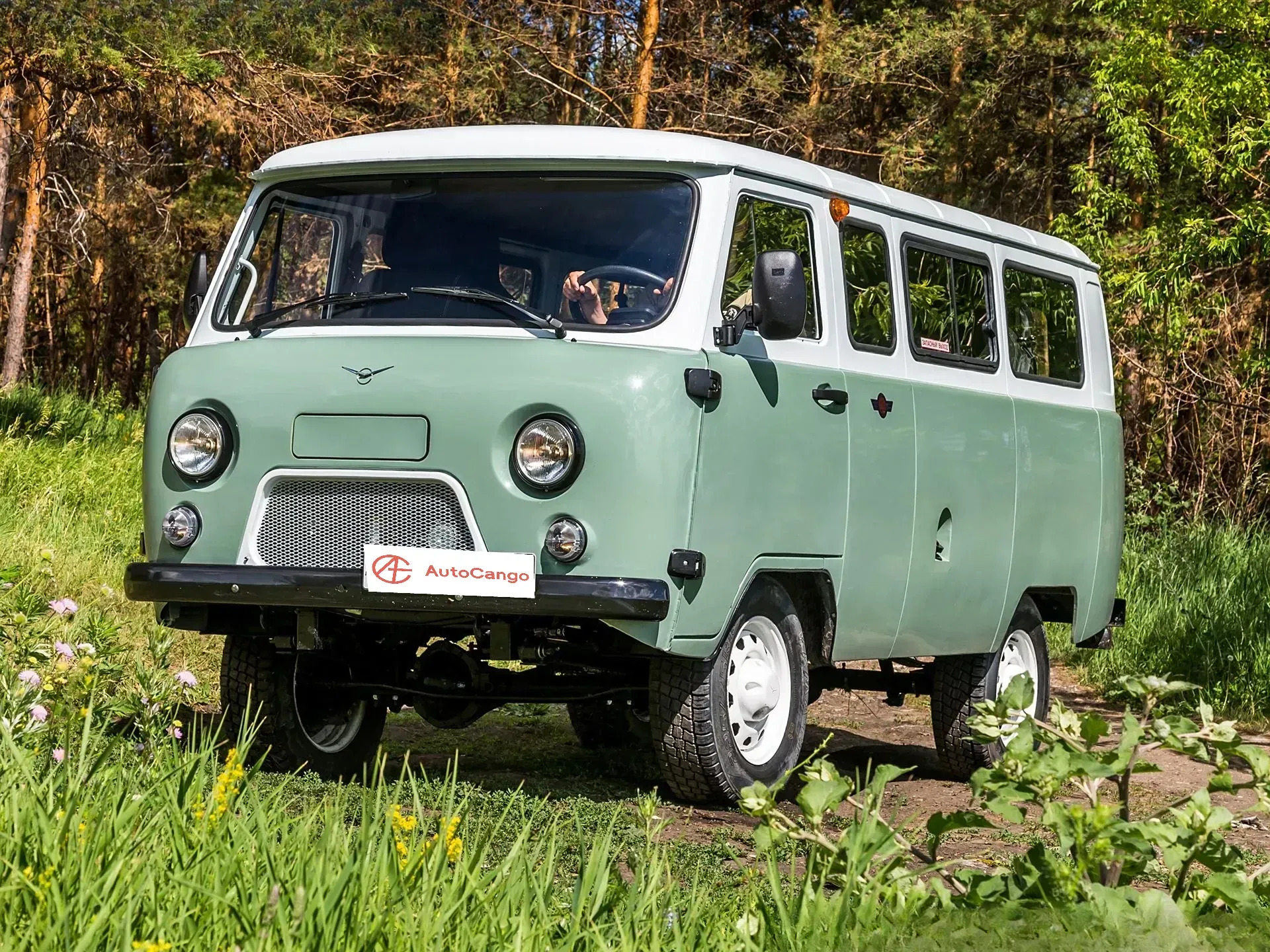 2021 UAZ Traveller 2.4L 147HP L4 5MT MSRP 158800 Specs and Details | AutoCango Multilingual Car ...