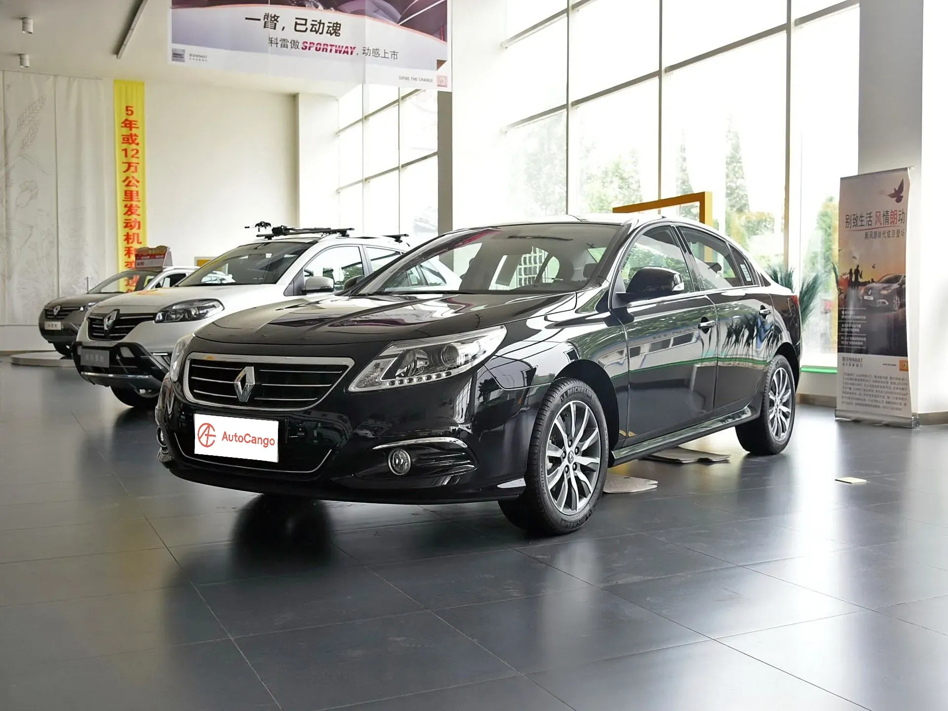 2015 Renault Latitude 2.0L 139HP L4 CVT MSRP 196800 Specs and Details ...