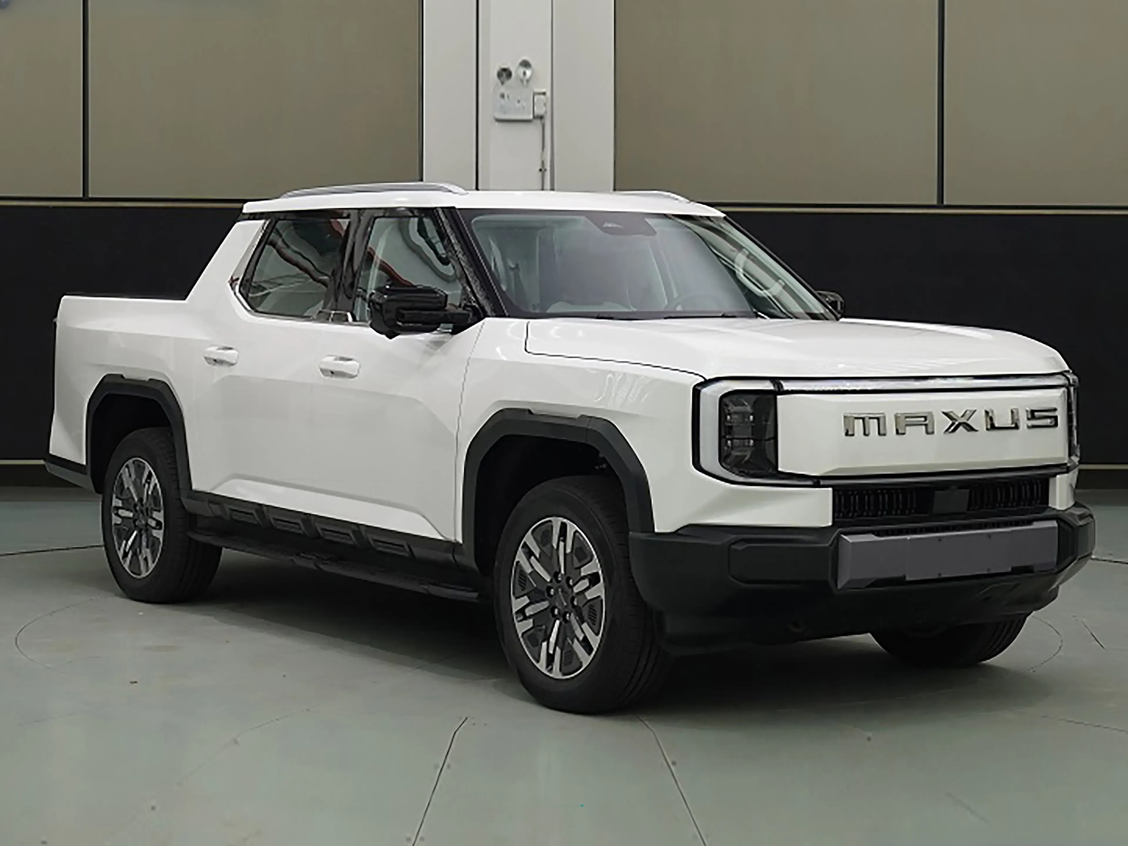 2025 MAXUS Interstellar X BEV 102.2KWH MSRP 299800 Specs and Details ...