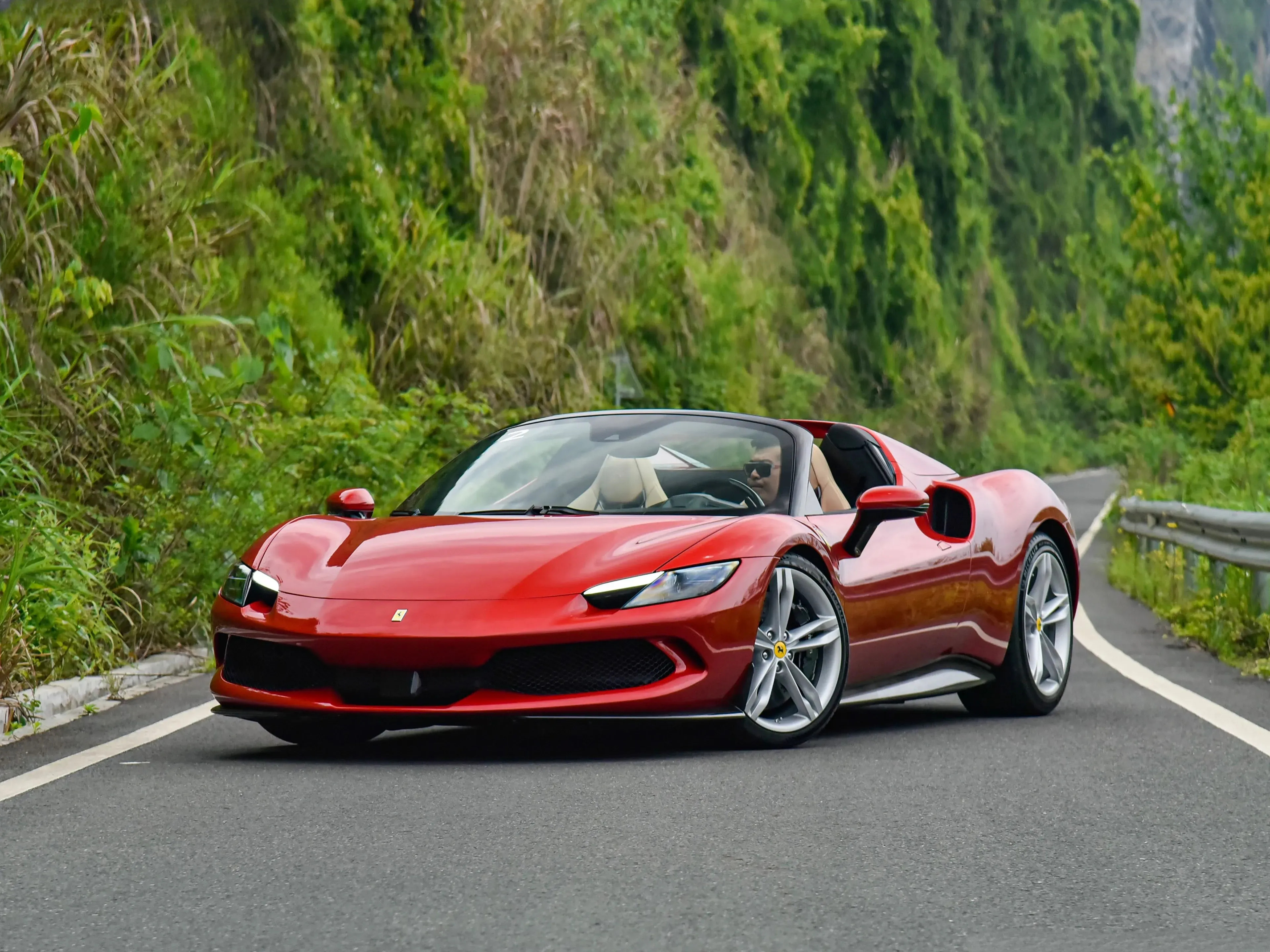 2025 Ferrari 296 3.0T 700HP V6 8DCT PHEV MSRP 4398800 Specs and Details ...