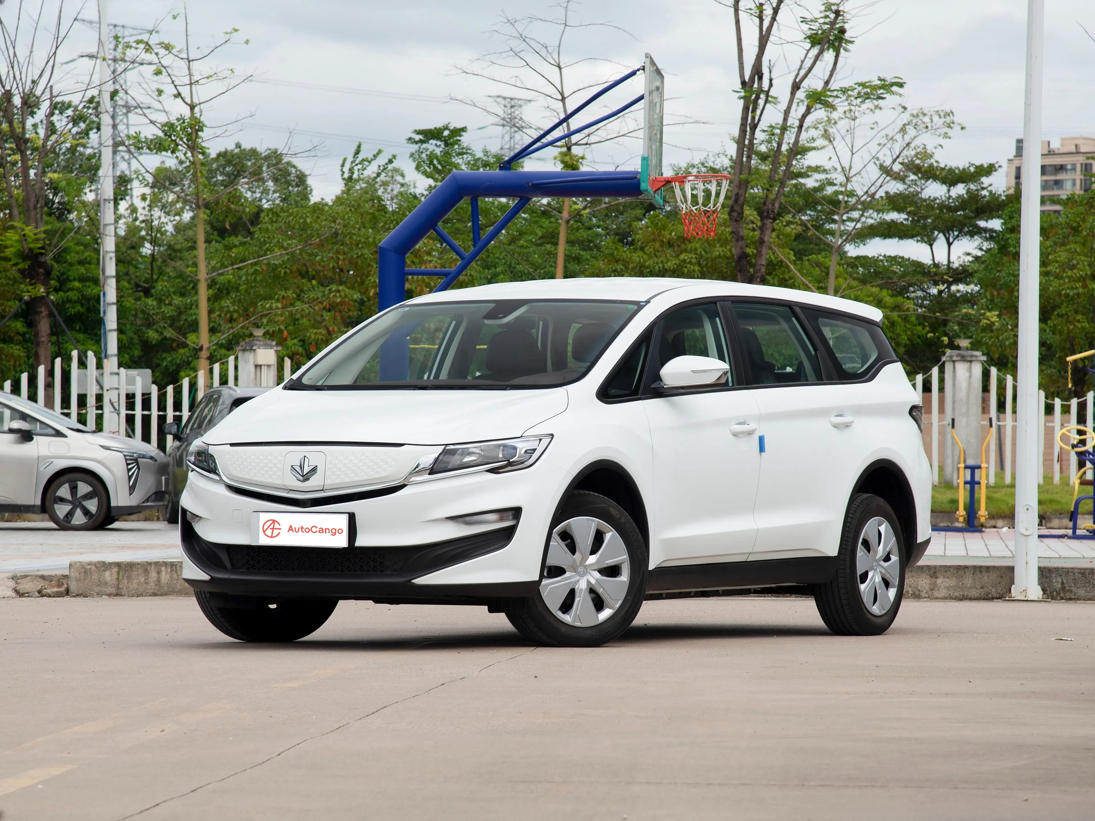 2024 Livan Maple 80v L BEV 68.08KWH MSRP 175700 Specs and Details ...