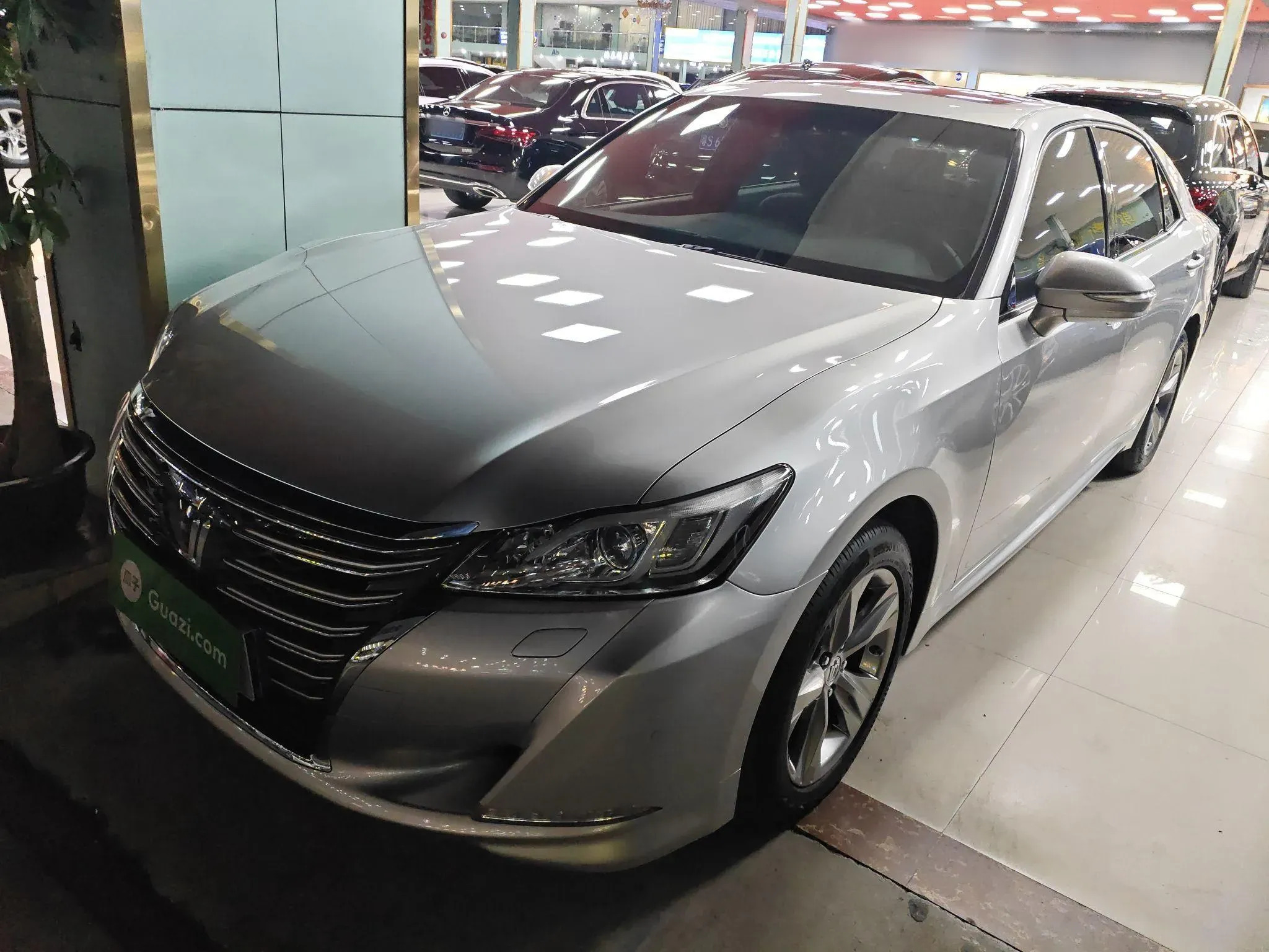 Carro Usado Toyota Crown 2015 2.5L 193HP V6 para Exportação da China ...