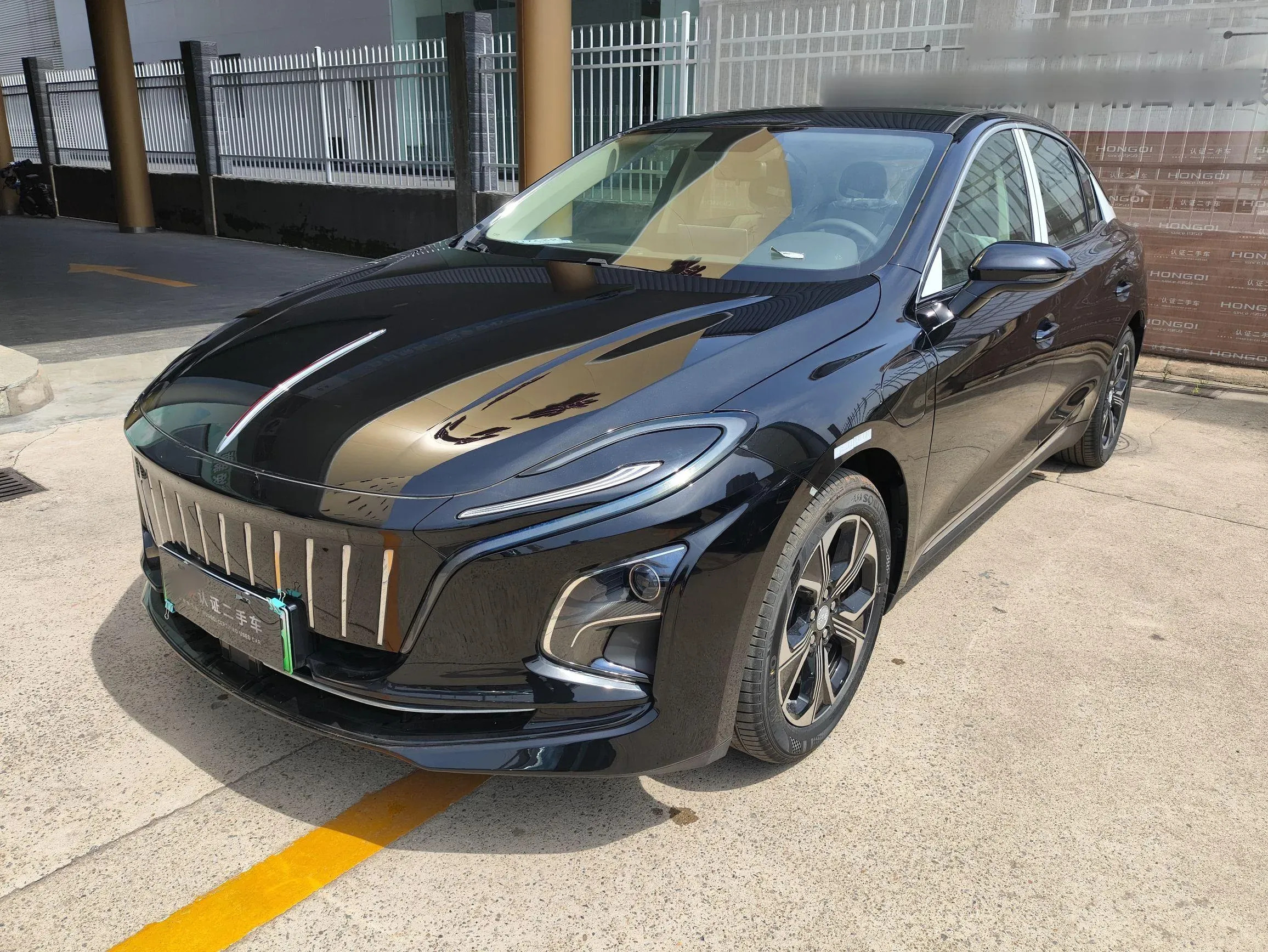 Used 2023 HongQi E-QM5 for Export from China ACU5528223 | AutoCango