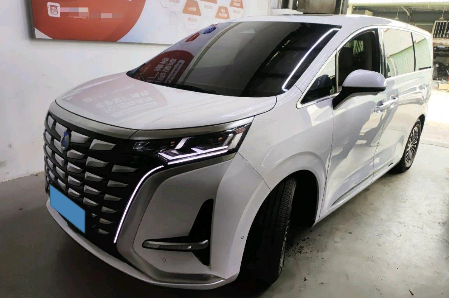 Denza D9 2022 1.5T 139HP L4 voiture d'occasion de 2022 à exporter de Chine pour le ACU9541058 ...