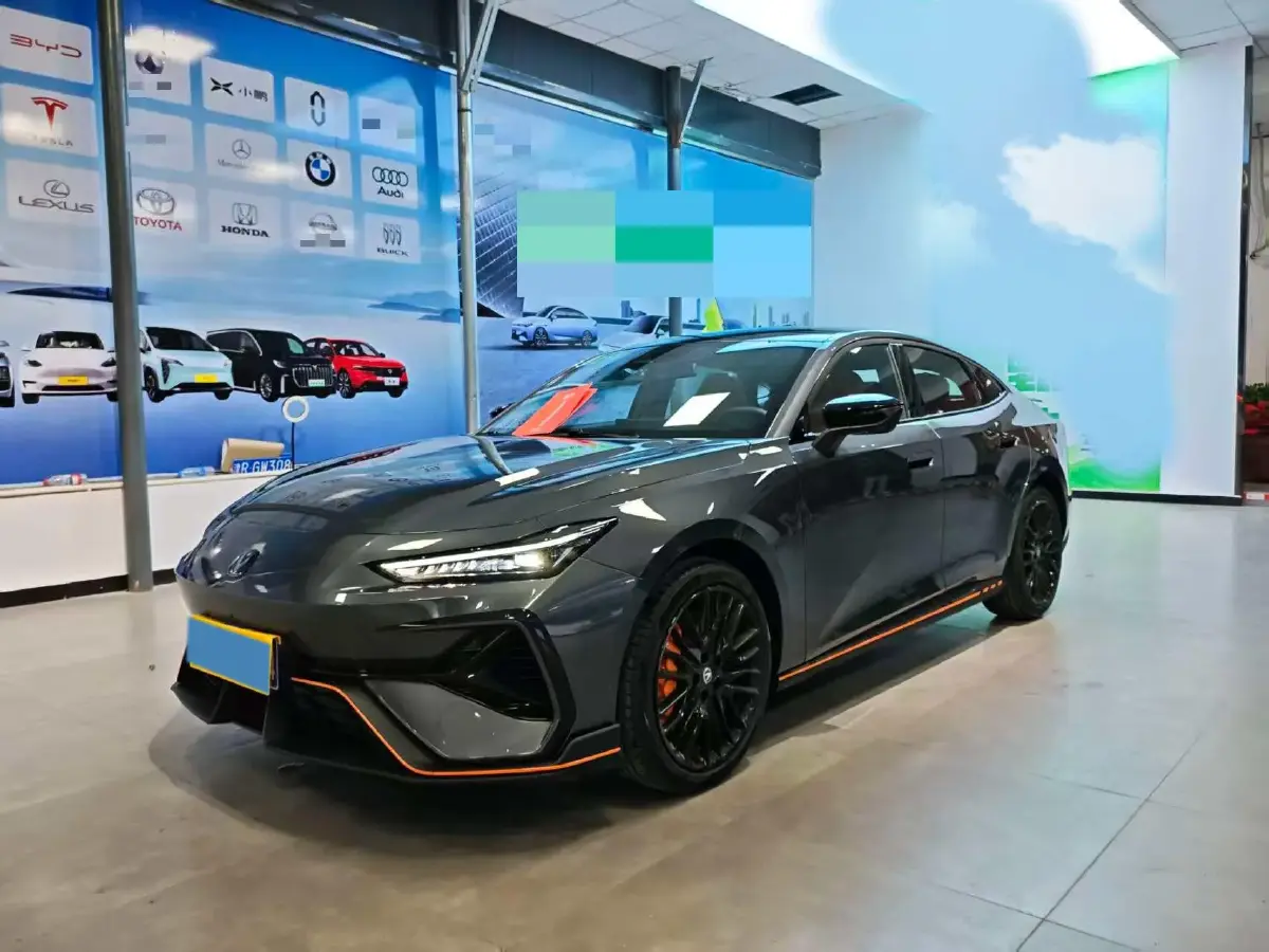 ChangAn UNI-V 2025 2.0T 245HP L4 voiture d'occasion de 2025 à exporter de Chine pour le ...