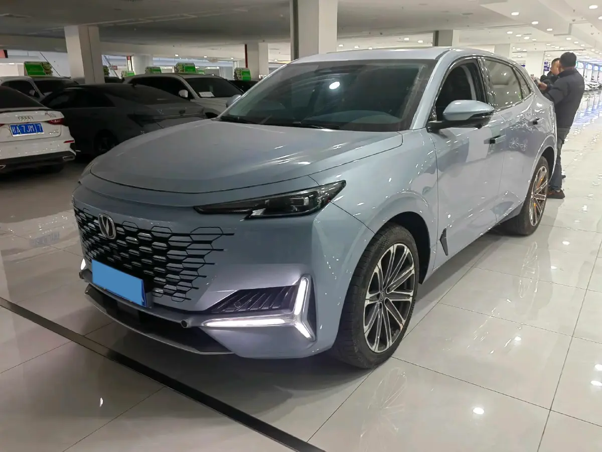 ChangAn UNI-K 2021 2.0T 233HP L4 voiture d'occasion de 2021 à exporter de Chine pour le ...