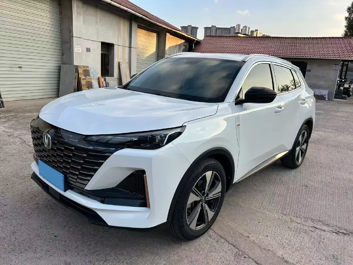 ChangAn CS75 Plus 2022 1.5T 178HP L4 voiture d'occasion de 2022 à exporter de Chine pour le ...