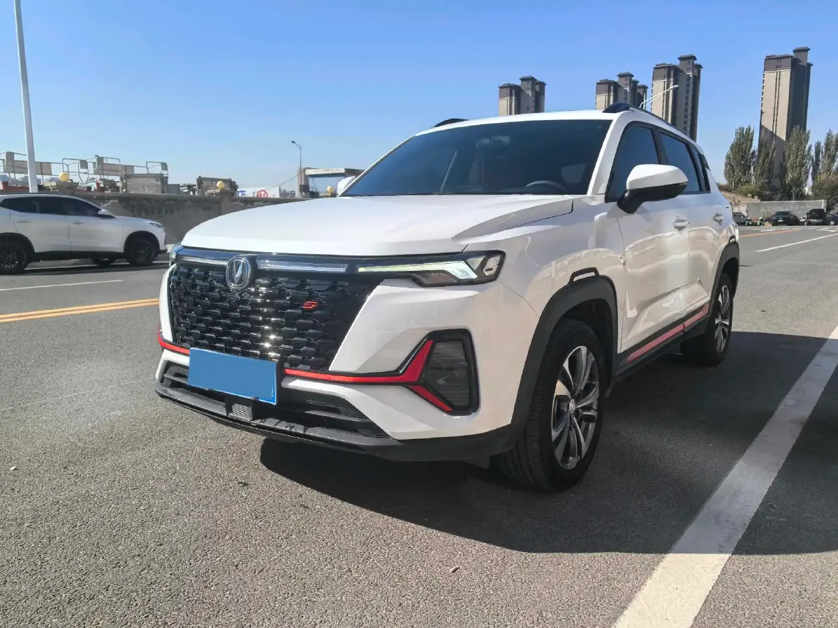 ChangAn CS35 Plus 2023 1.4T 160HP L4 voiture d'occasion de 2023 à exporter de Chine pour le ...