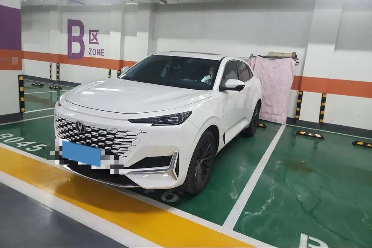 ChangAn UNI-K 2021 2.0T 233HP L4 voiture d'occasion de 2021 à exporter de Chine pour le ...