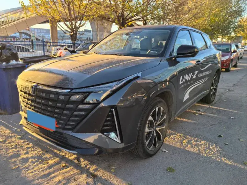 ChangAn UNI-Z 2024 1.5L 98HP L4 voiture d'occasion de 2024 à exporter de Chine pour le ...