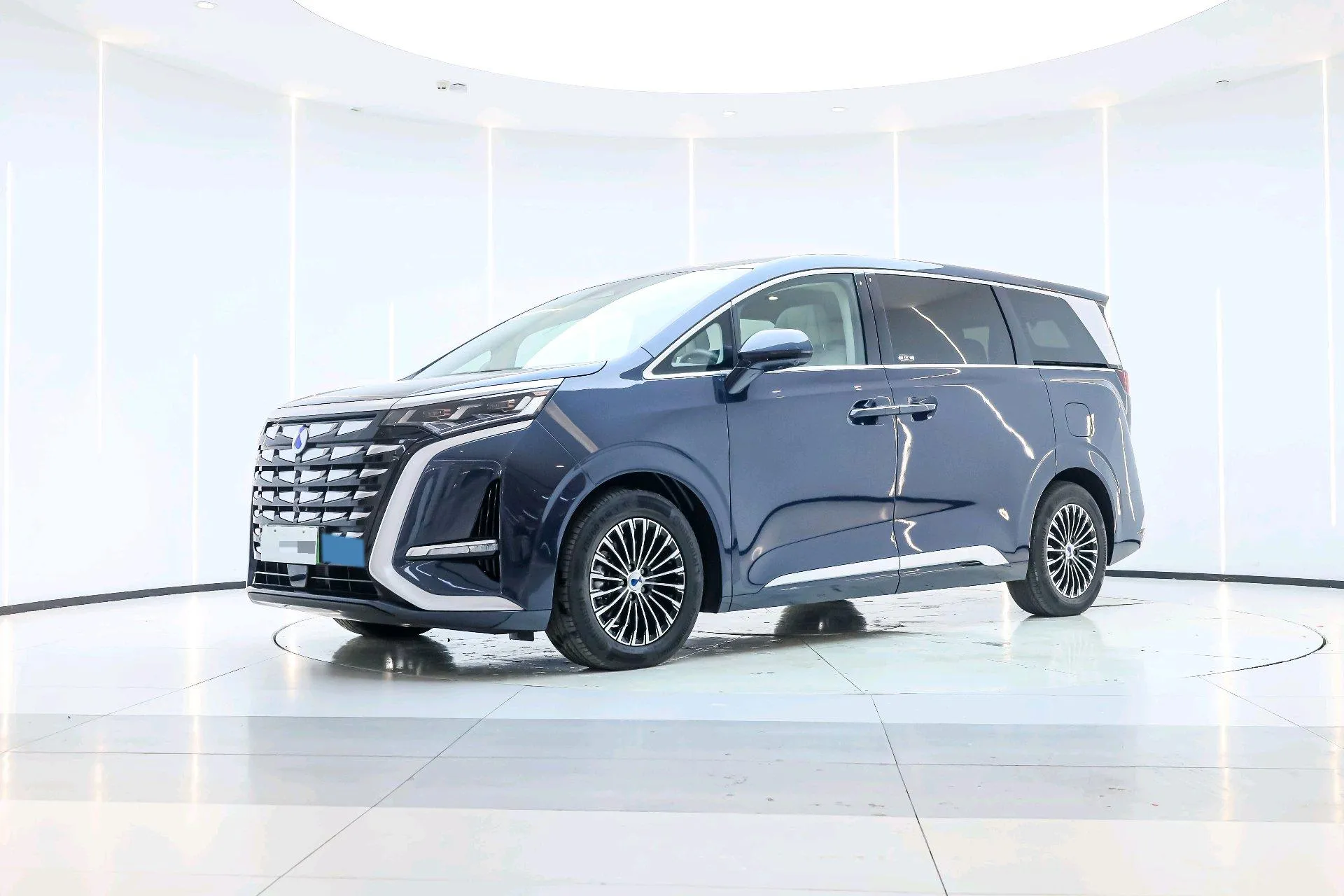 Denza D9 2022 1.5T 139HP L4 voiture d'occasion de 2022 à exporter de Chine pour le ACU9587822 ...