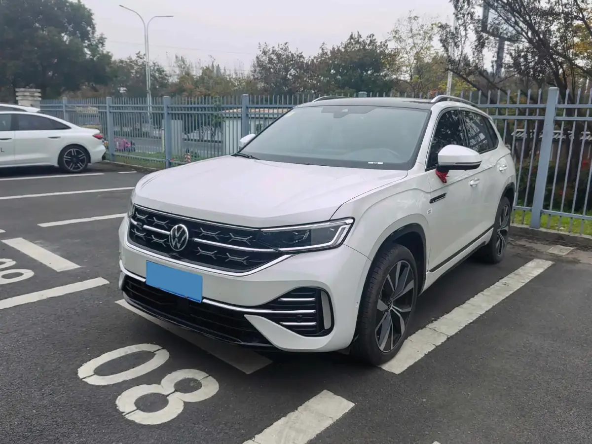 Volkswagen Tayron X 2023 2.0T 220HP L4 voiture d'occasion de 2023 à exporter de Chine pour le ...
