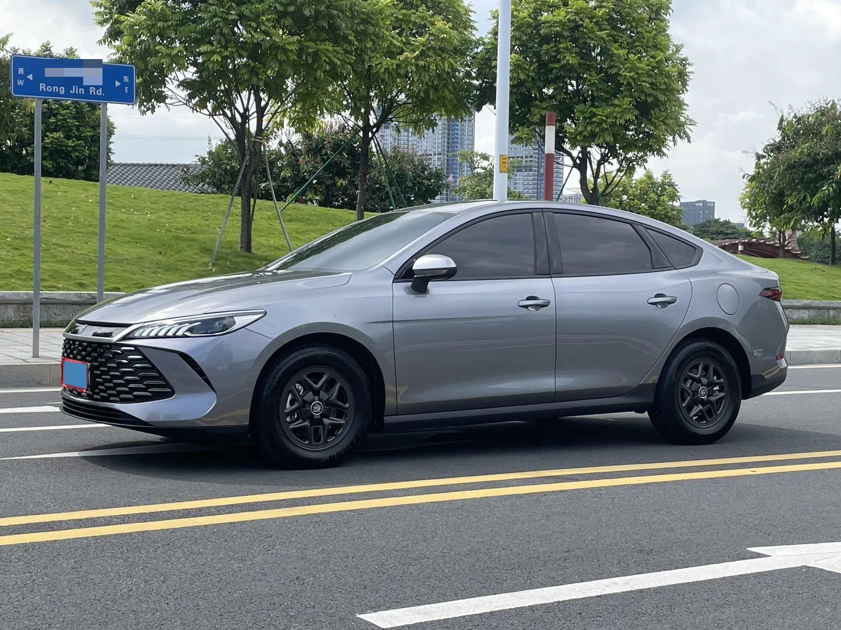 BYD Qin Plus 2025 1.5L 101HP L4 voiture d'occasion de 2025 à exporter de Chine pour le ...