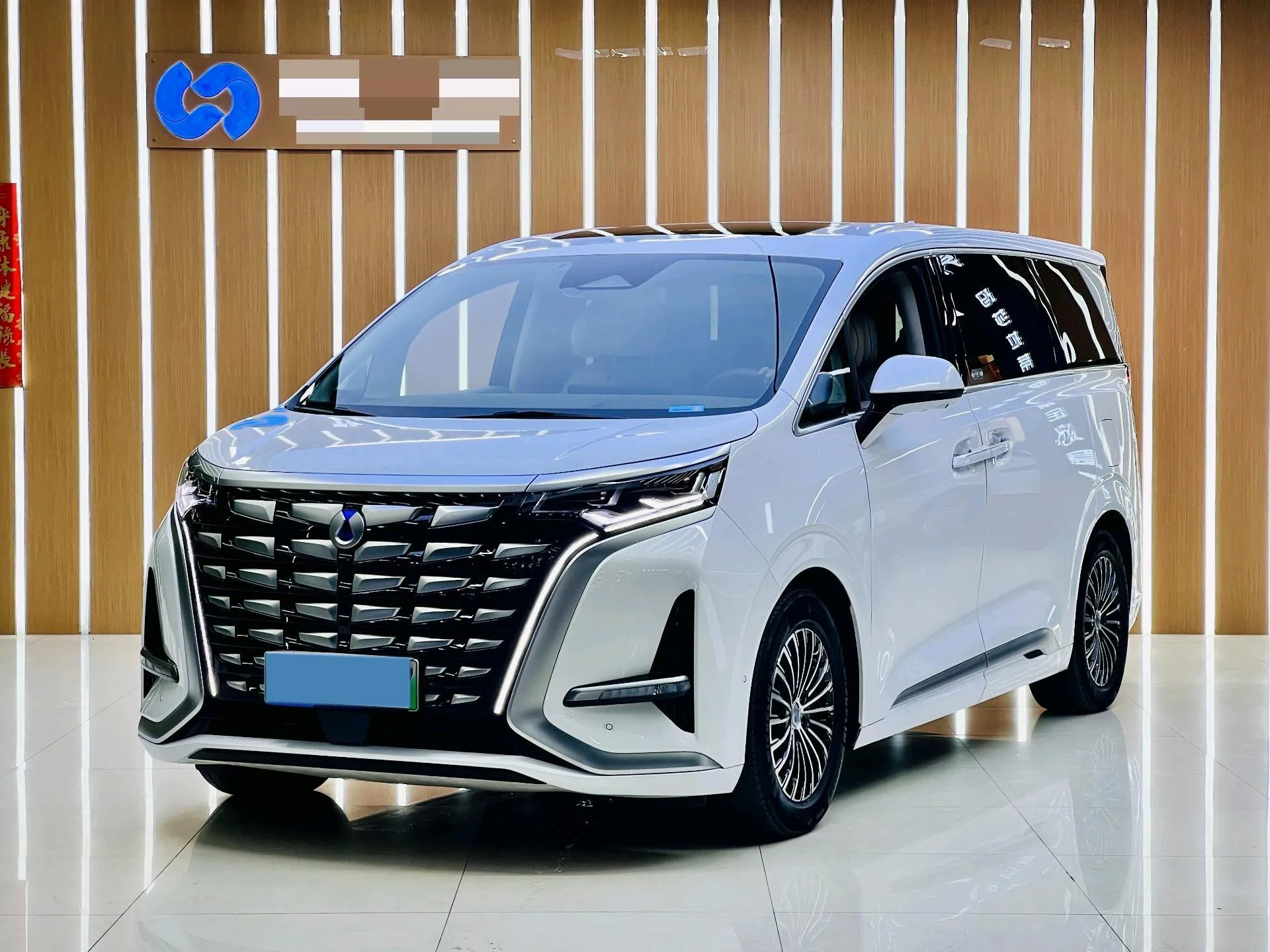 Denza D9 2022 1.5T 139HP L4 voiture d'occasion de 2022 à exporter de ...