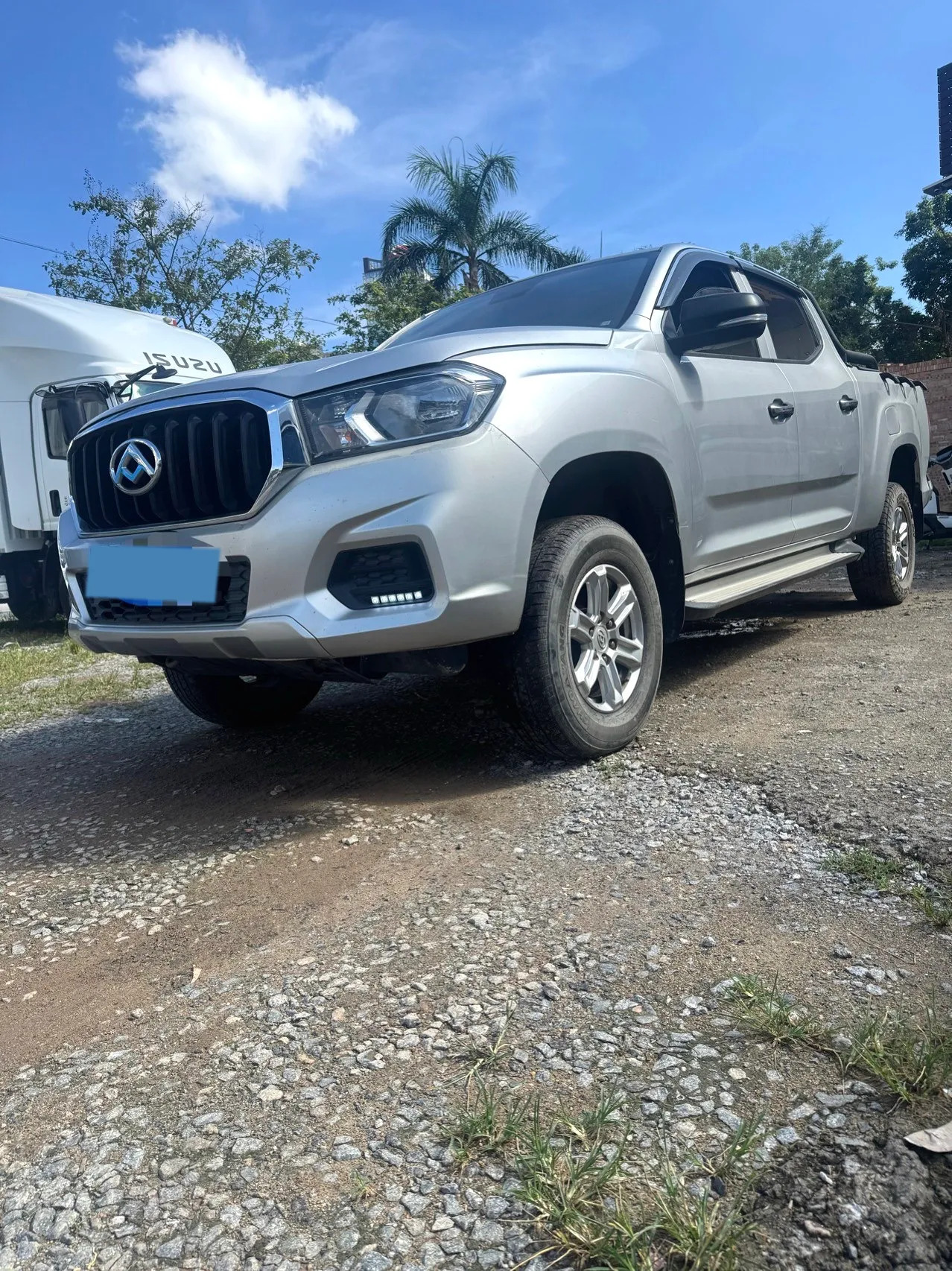 MAXUS T70 2020 2.0T 163HP L4 voiture d'occasion de 2020 à exporter de Chine pour le ACU9381319 ...