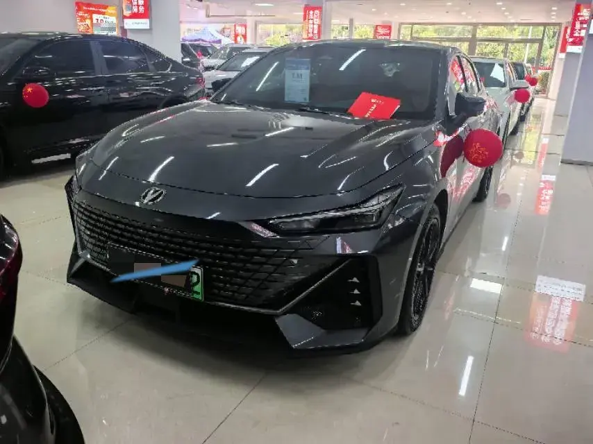 ChangAn UNI-V iDD 2023 1.5T 170HP L4 voiture d'occasion de 2023 à exporter de Chine pour le ...