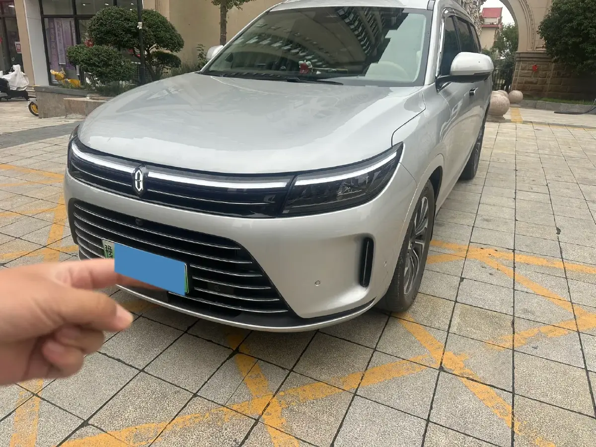 AITO AITO M7 2024 1.5T 152HP L4 voiture d'occasion de 2024 à exporter de Chine pour le ...