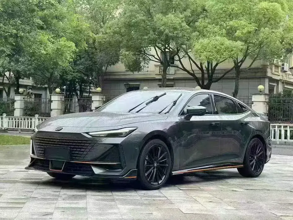 ChangAn UNI-V 2022 1.5T 188HP L4 voiture d'occasion de 2022 à exporter de Chine pour le ...