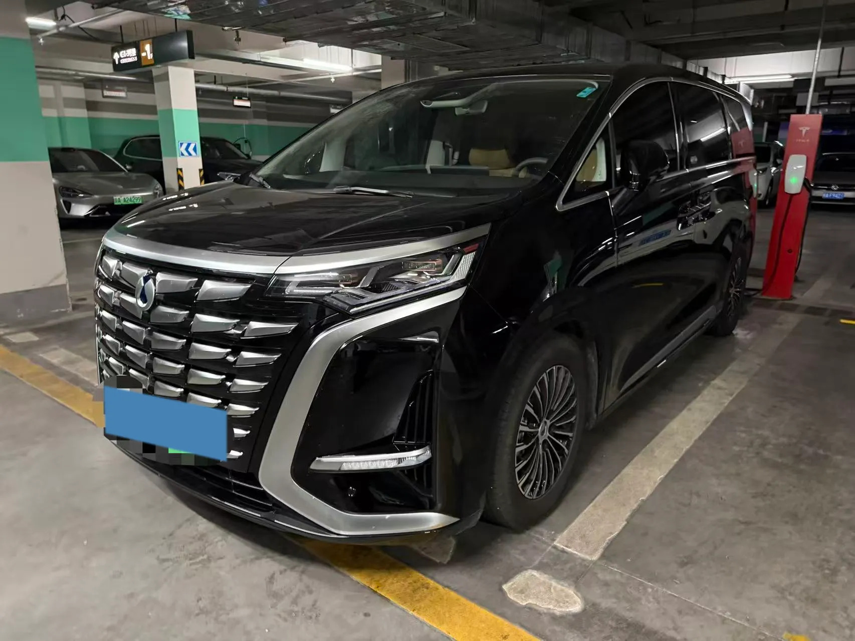 Denza D9 2024 1.5T 139HP L4 voiture d'occasion de 2024 à exporter de Chine pour le ACU9505623 ...