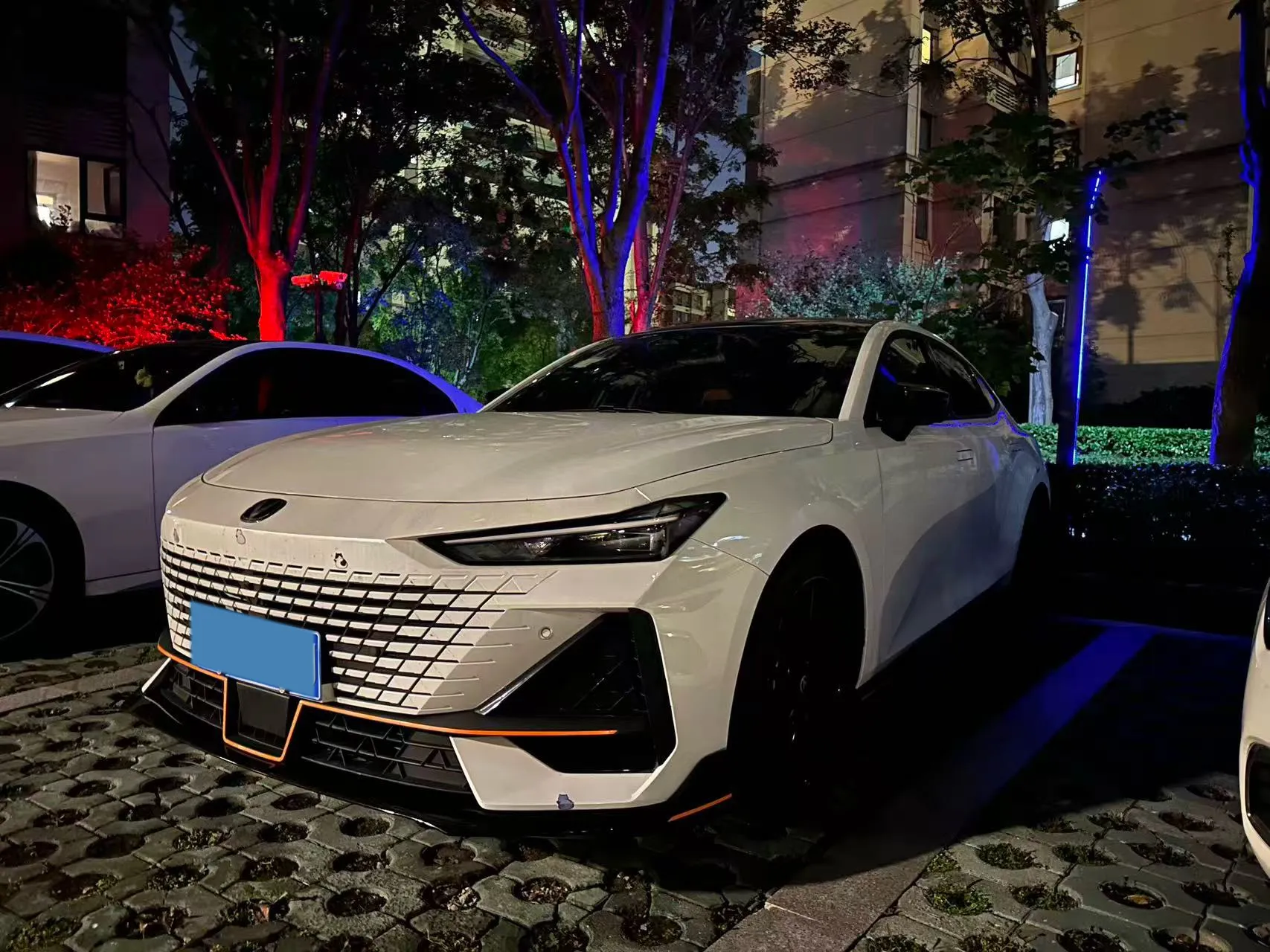 ChangAn UNI-V 2023 1.5T 188HP L4 voiture d'occasion de 2023 à exporter de Chine pour le ...